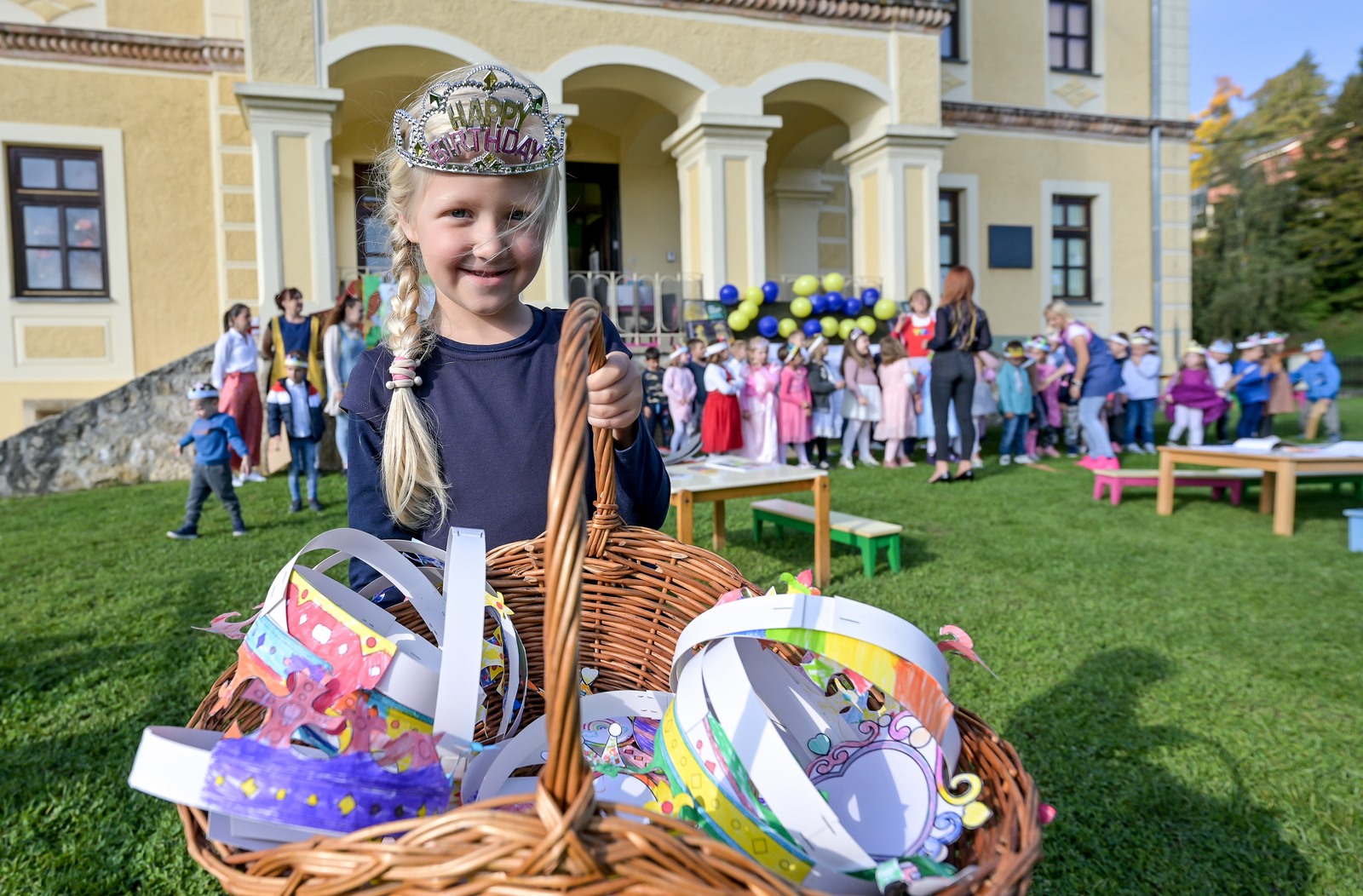 Predstavljena bojanka „Dvorci i palače Varaždinske županije“ – Radio ...