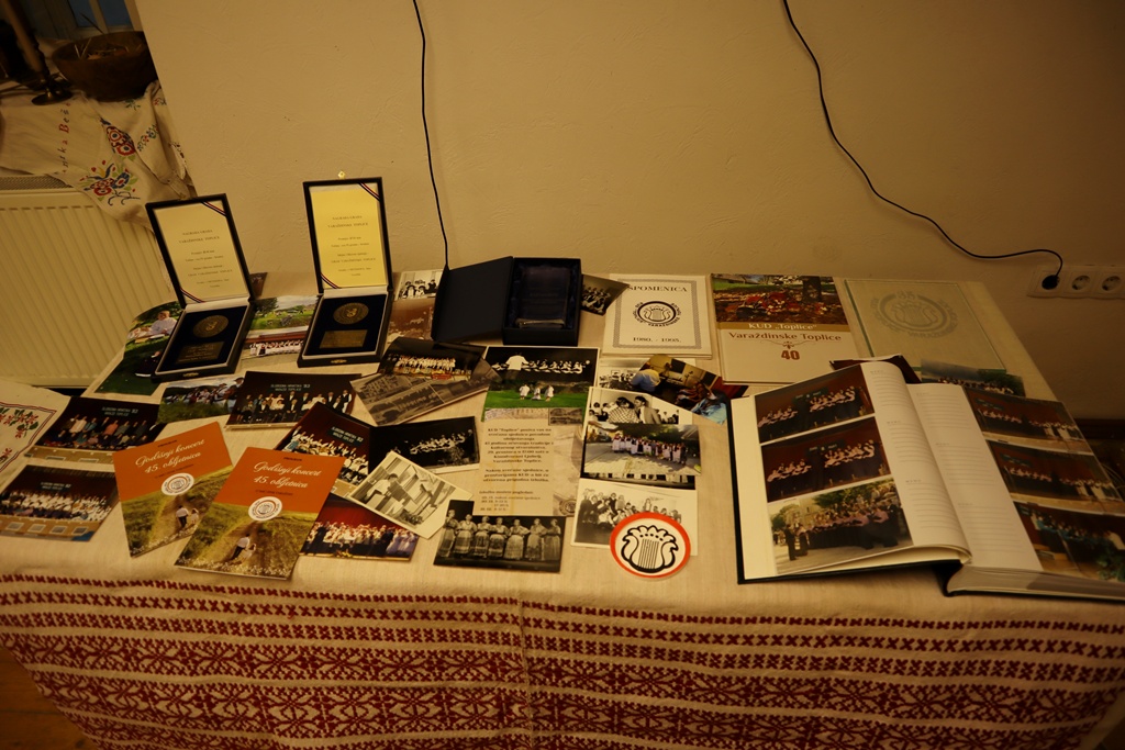 KUD „Toplice” svečanom sjednicom i otvorenjem izložbe obilježio 45 ...